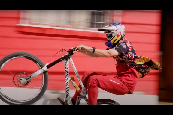 Fabio Wibmer showt zijn skills in Chili - video - MTBblog.nl