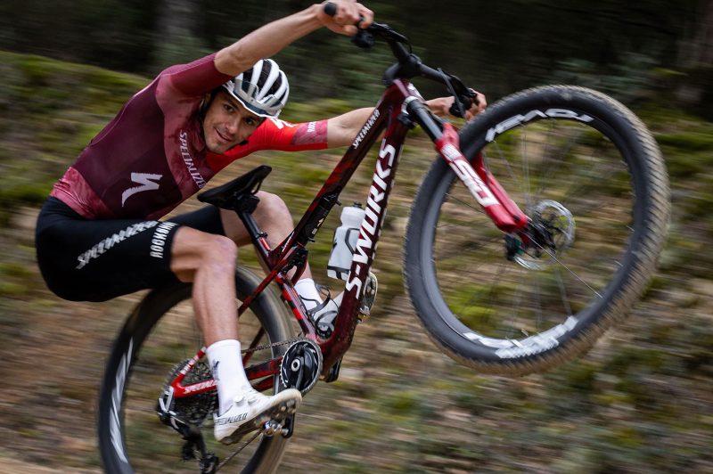 Specialized Factory Racing is klaar voor 2025 - MTBblog.nl